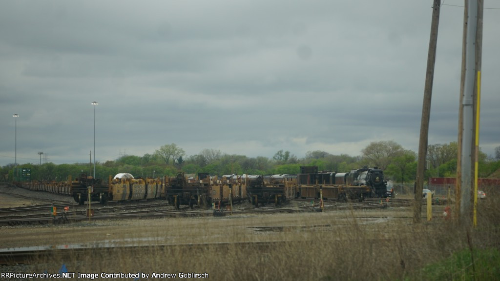 CP 2816 + Double Stack Cars